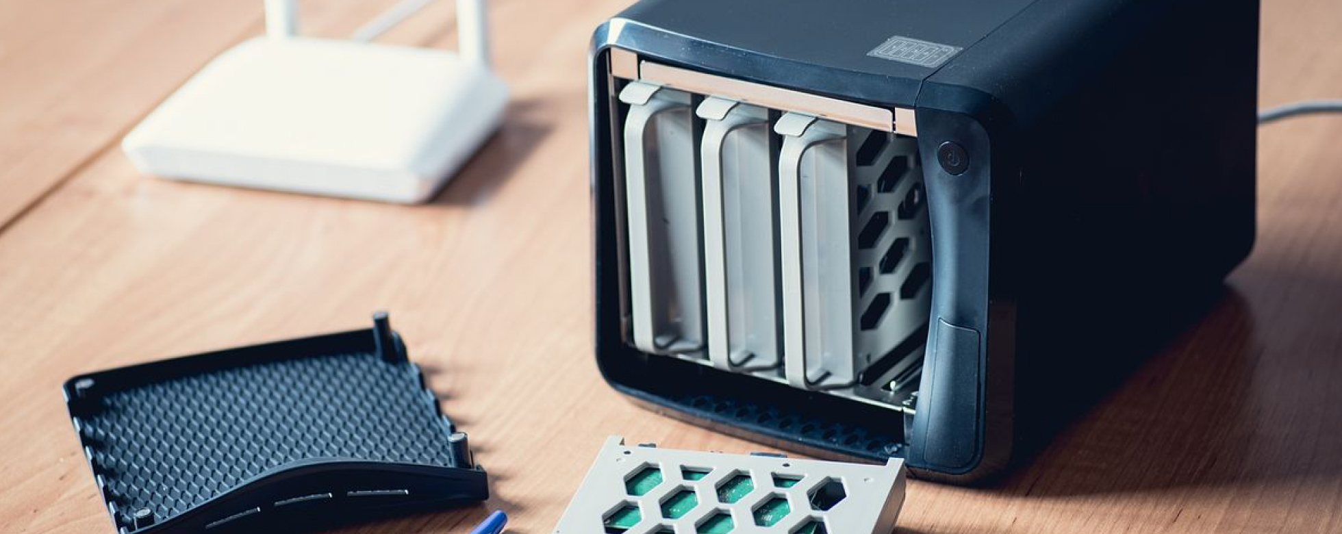 NASのバックアップはなぜ必要？おすすめの保存先や注意点を解説｜快適ネット生活情報メディア おうちネットプレス | NTTドコモ