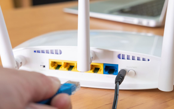 ルーターのLANポートとWANポートのどっちにケーブルを挿せば良い？違いを解説｜快適ネット生活情報メディア おうちネットプレス | NTTドコモ
